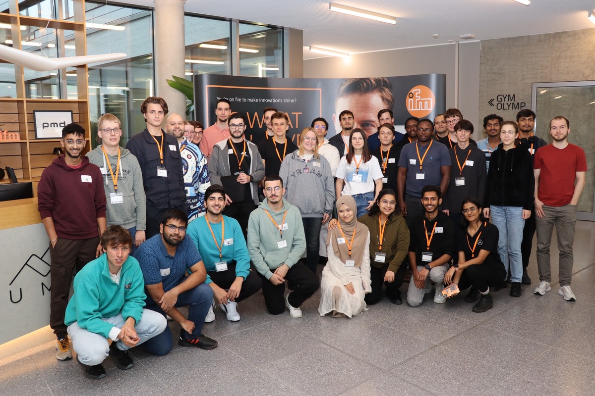 Hackathon im Summit; Pressemitteilung der ifm electronic gmbh | Presseportal